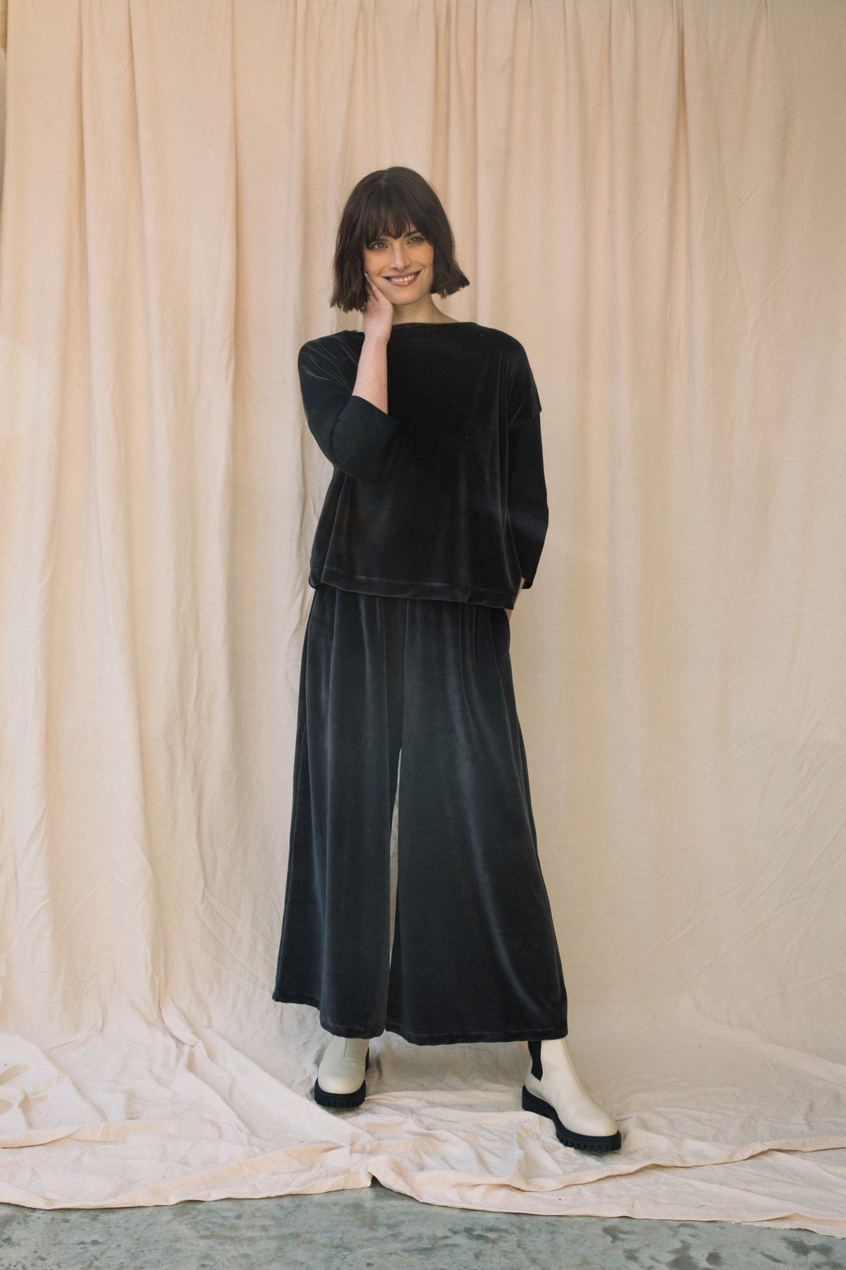 Divya Organic Cotton Velour and Jersey Top in Charcoal | Beaumont Organic