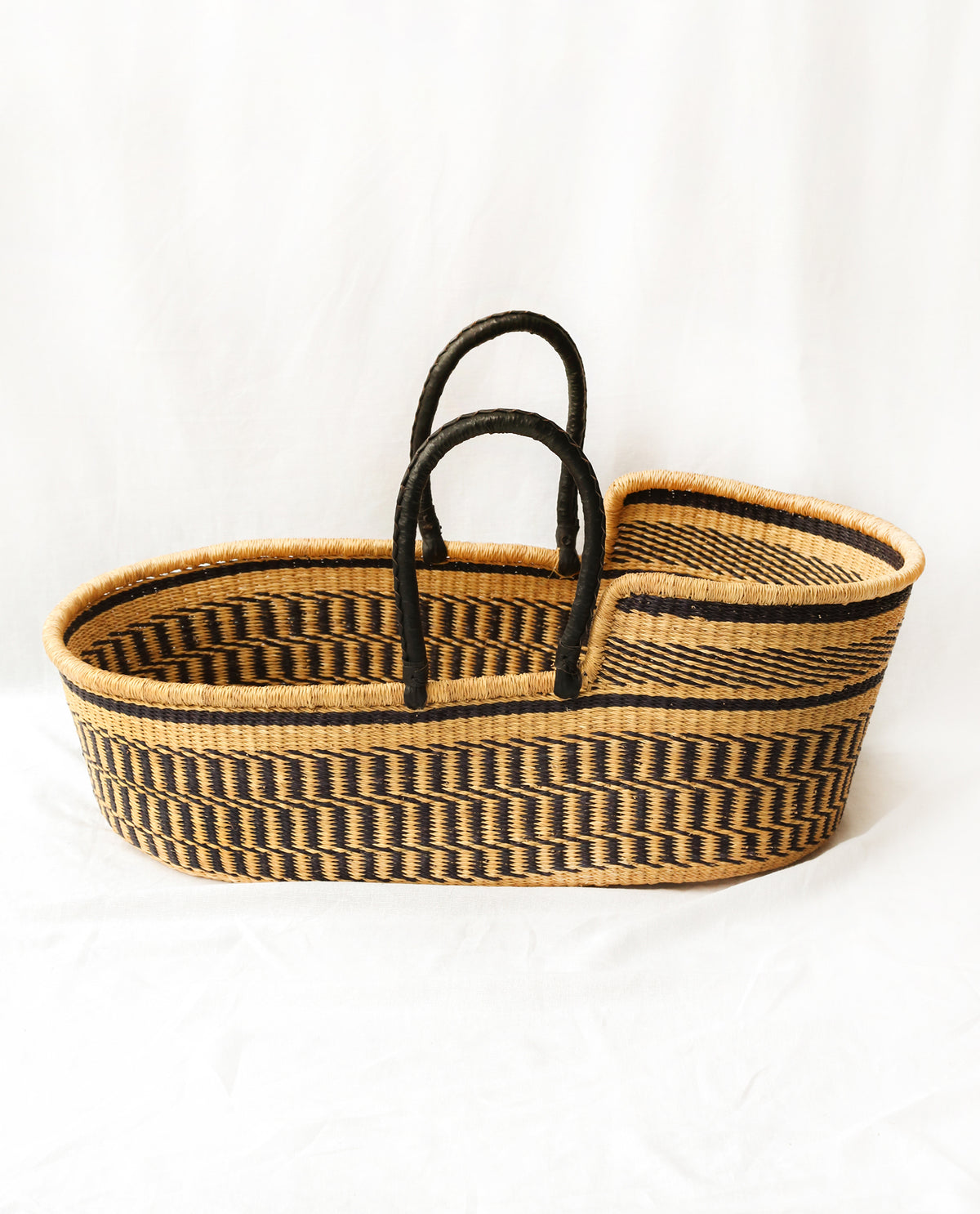 KOBI Handwoven Moses Basket with Leather Handles | Beaumont Organic